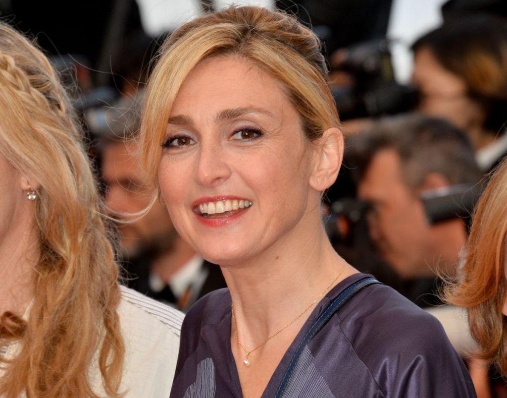 Julie Gayet dévoile son fils Ezéchiel : la ressemblance avec son père ...