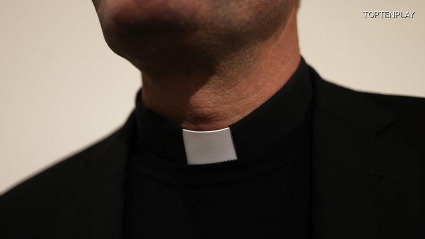 L'abbé Jean-Claude Mercier, exclu de l'Église par le pape, écope de 8 ...