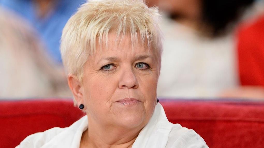 Mimie Mathy et les Enfoirés 2026 : pourquoi les concerts à Paris ...